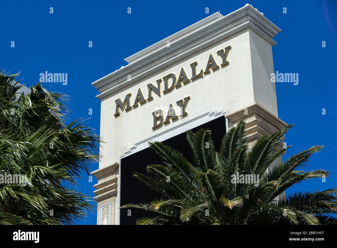 General view of the Mandalay Bay Hotel & Casino sign from the Las Vegas ...