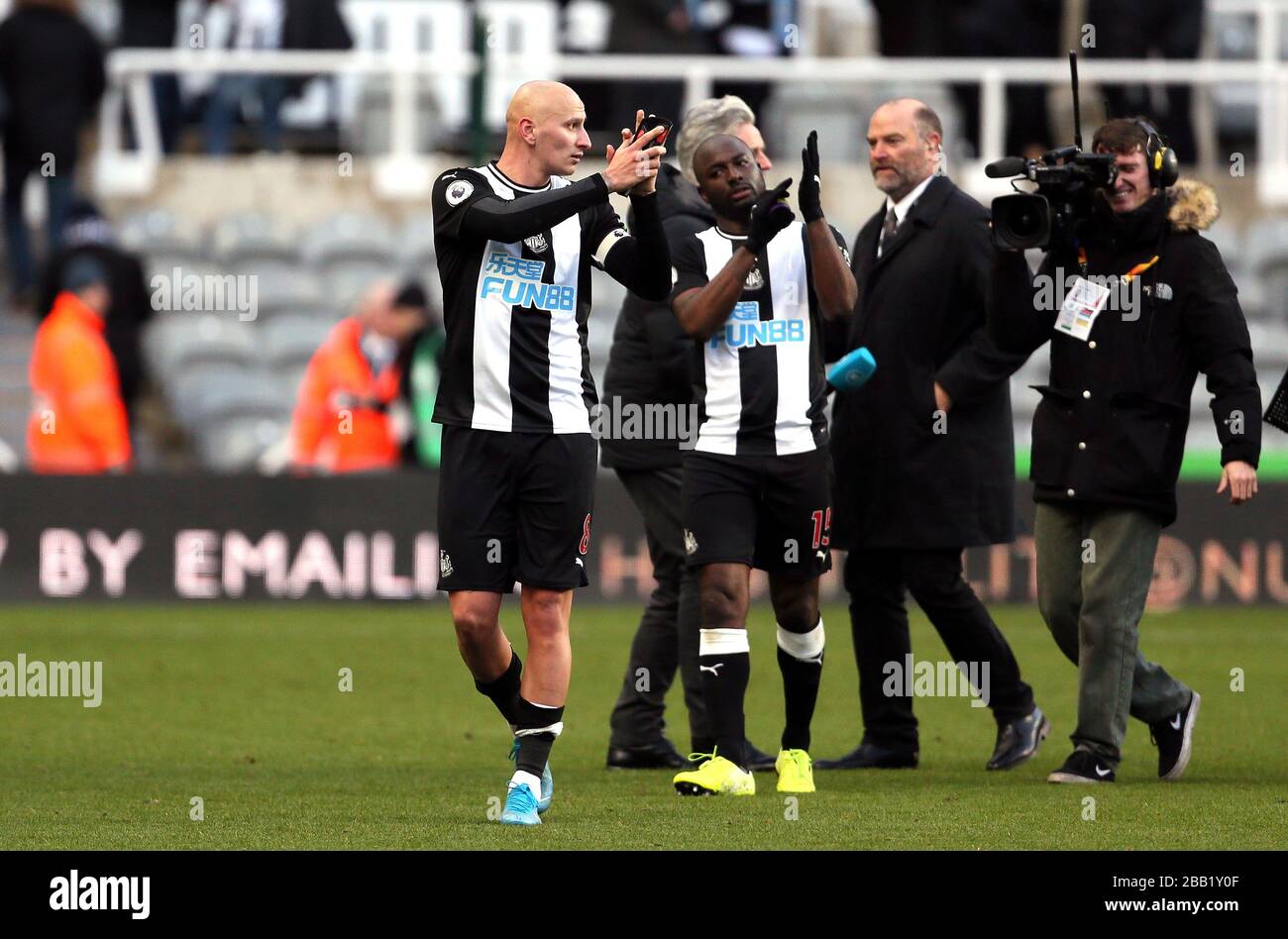 Newcastle football crowd hi-res stock photography and images - Alamy