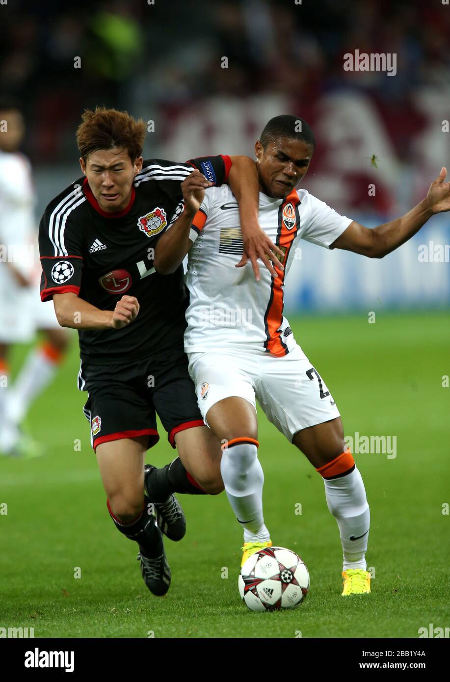 Bayer Leverkusen's Son-Heung-Min (left) and Shakhtar Donetsk's Douglas ...