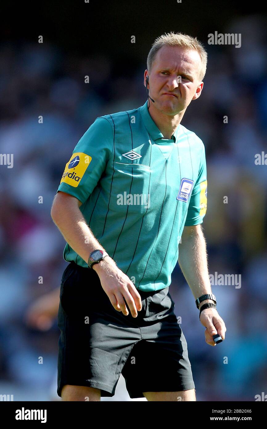 Oliver Langford, referee Stock Photo - Alamy