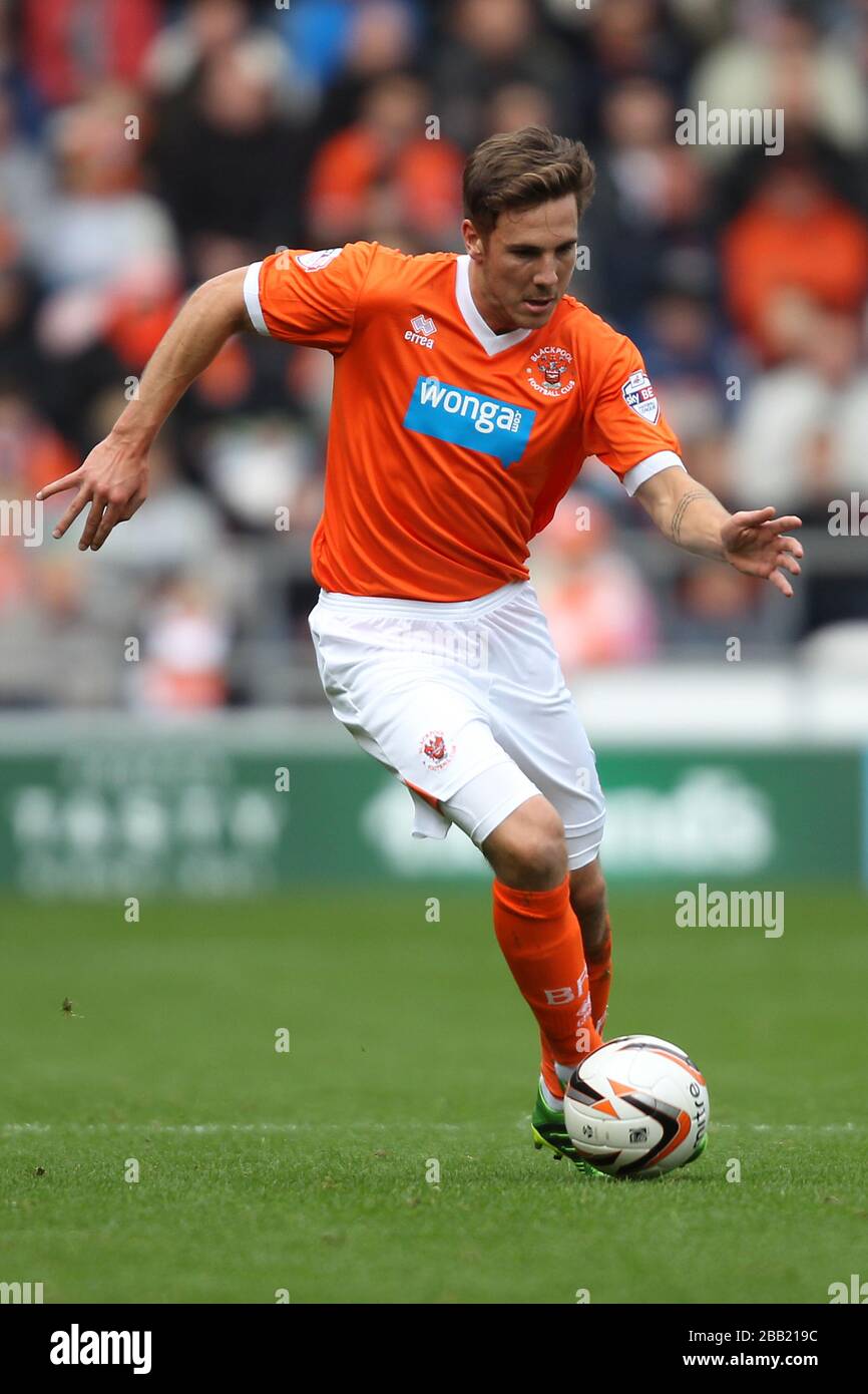 Dan gosling full length hi-res stock photography and images - Alamy