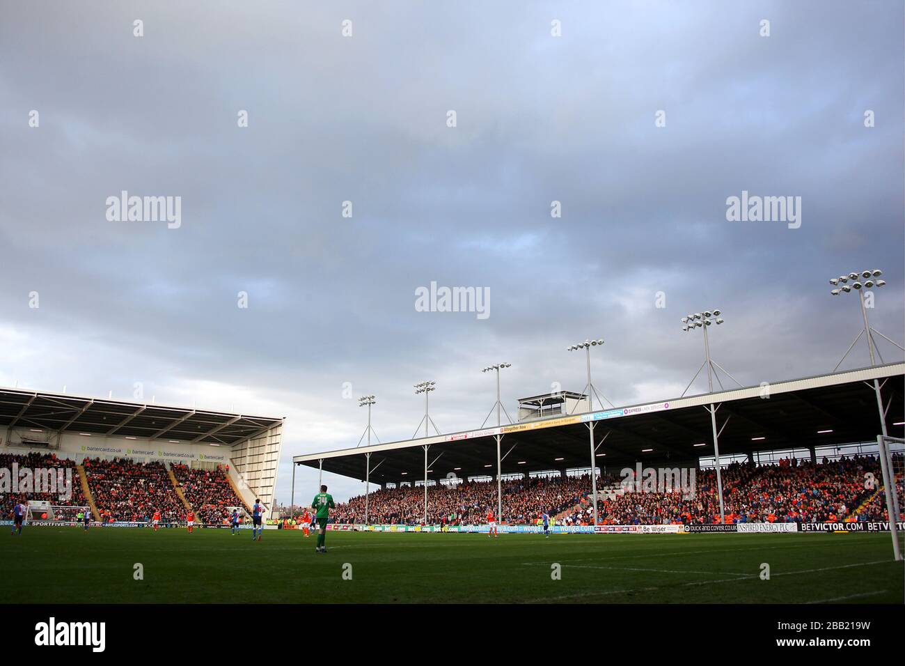 Players on pitch bloomfield road hi-res stock photography and images ...