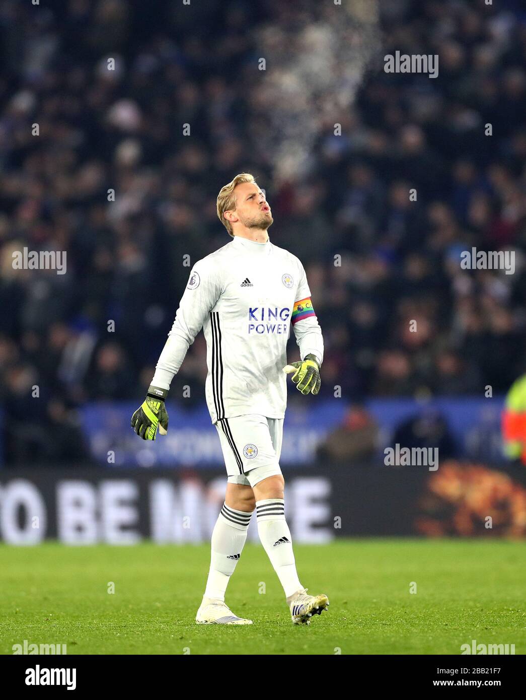 Leicester City goalkeeper Kasper Schmeichel in action Stock Photo - Alamy
