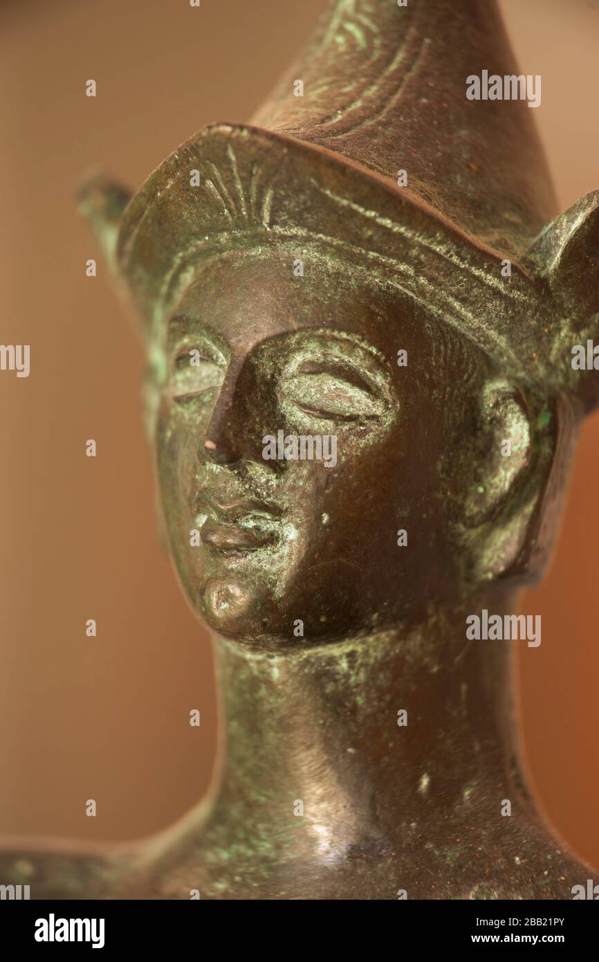 Guerrero de bronce hi-res stock photography and images - Alamy