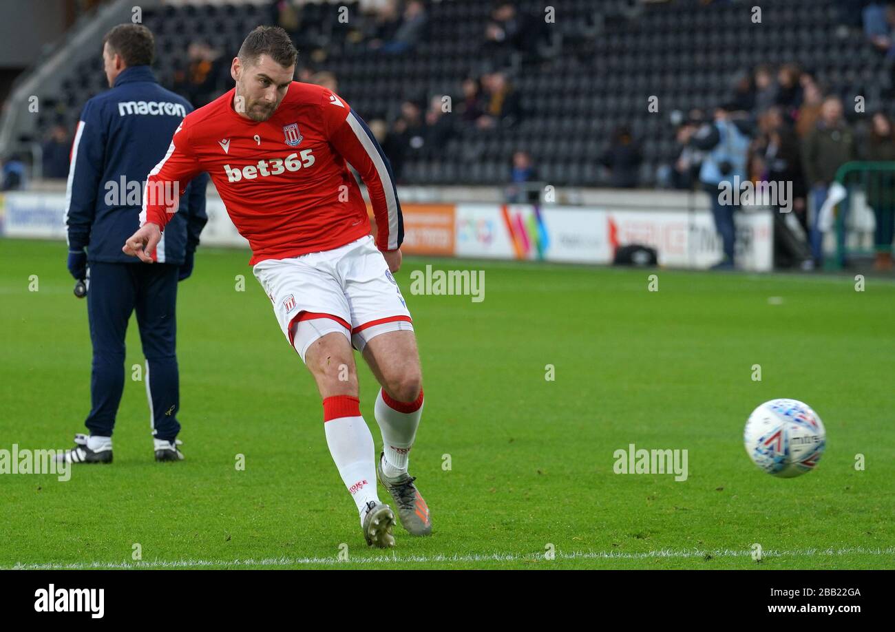 Stoke City's Sam Vokes warms up at the KCOM stadium Stock Photo - Alamy