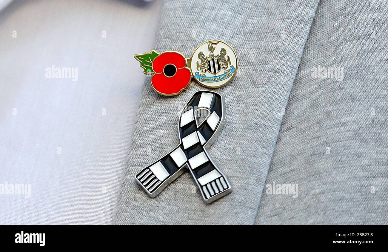 Newcastle united badge hi-res stock photography and images - Alamy