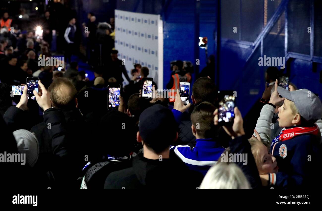 Fans video the Chelsea players arriving at the stadium Stock Photo - Alamy