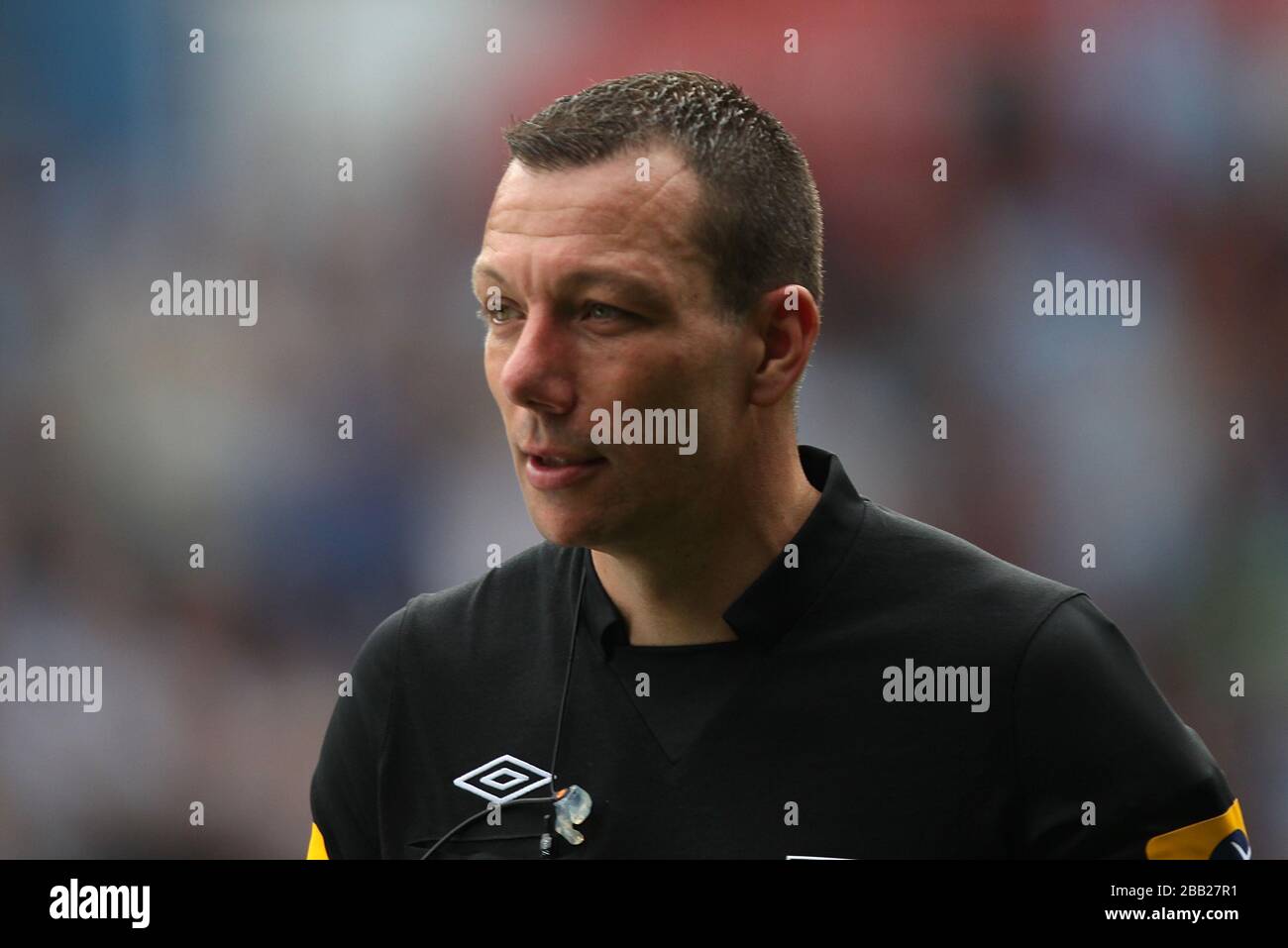 Kevin Friend, referee Stock Photo - Alamy