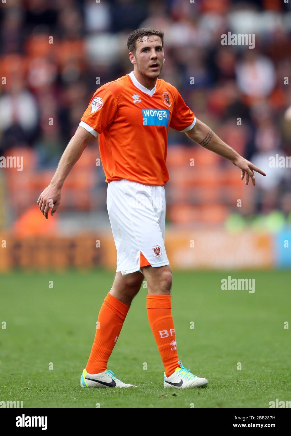 Dan gosling full length hi-res stock photography and images - Alamy