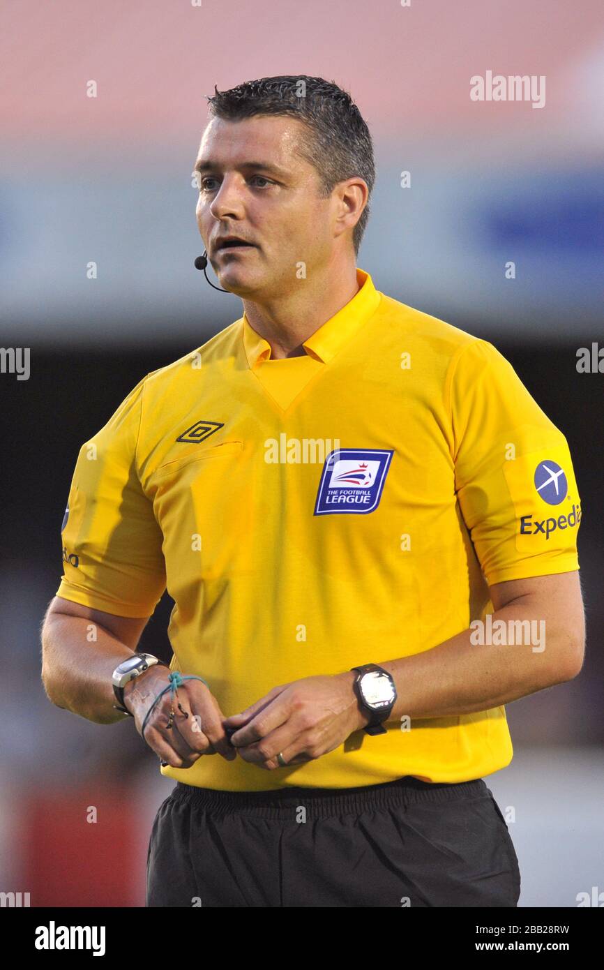 Iain Williamson, match referee Stock Photo - Alamy