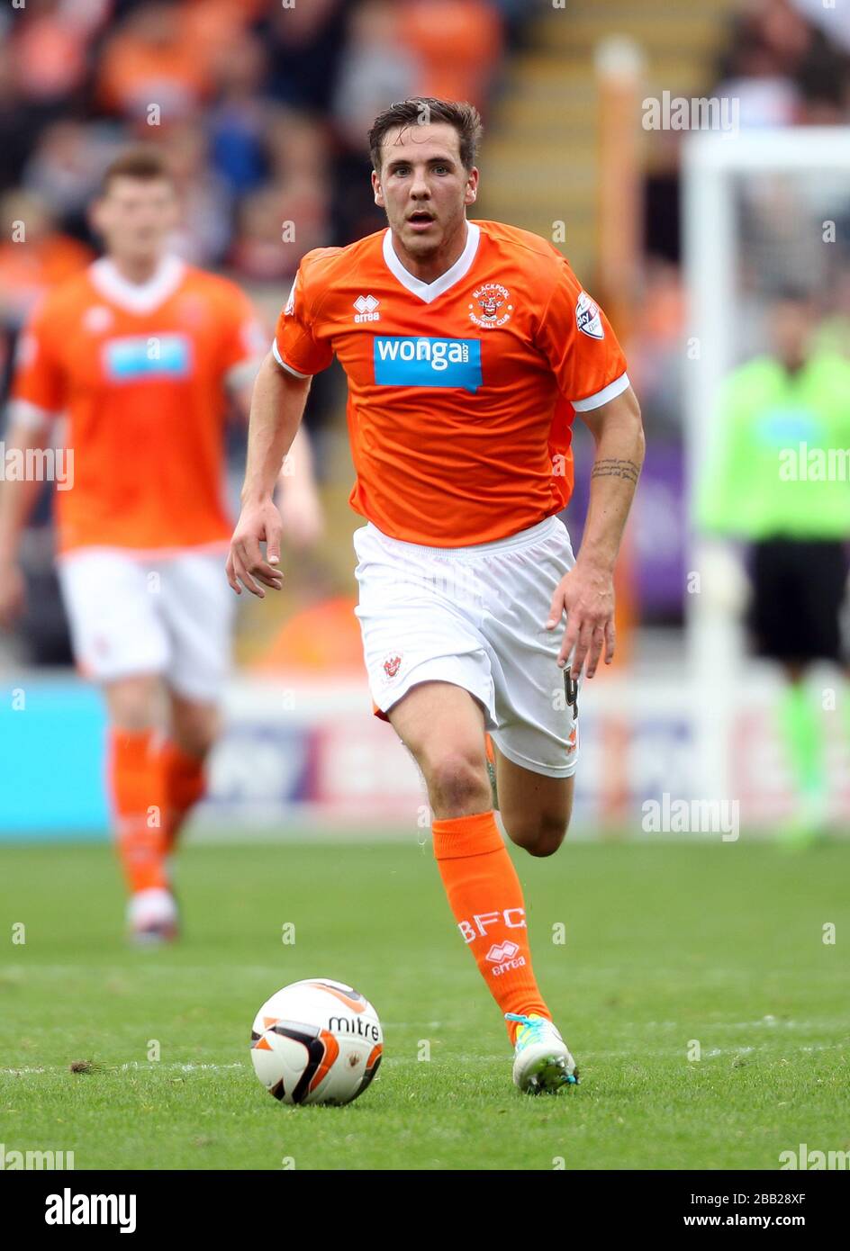 Dan gosling full length hi-res stock photography and images - Alamy