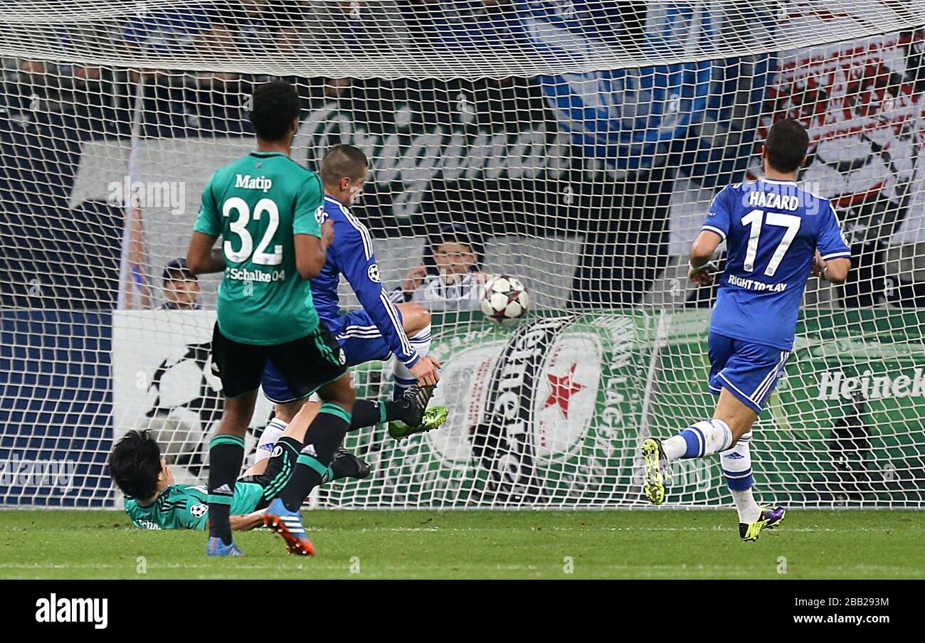 Chelsea's Fernando Torres scores his side's second goal of the game ...