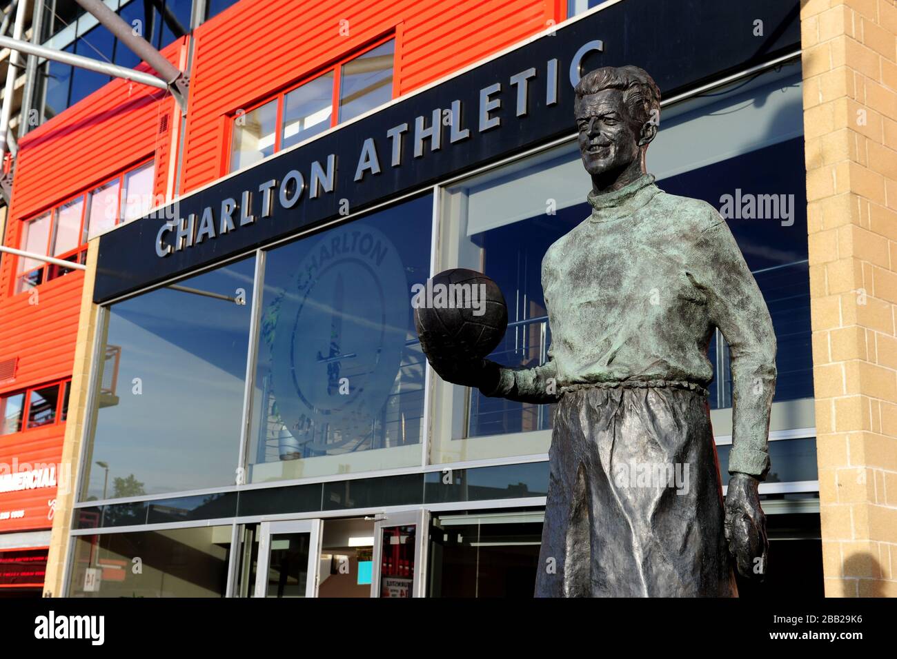 The statue of sam bartram outside the valley hi-res stock photography ...