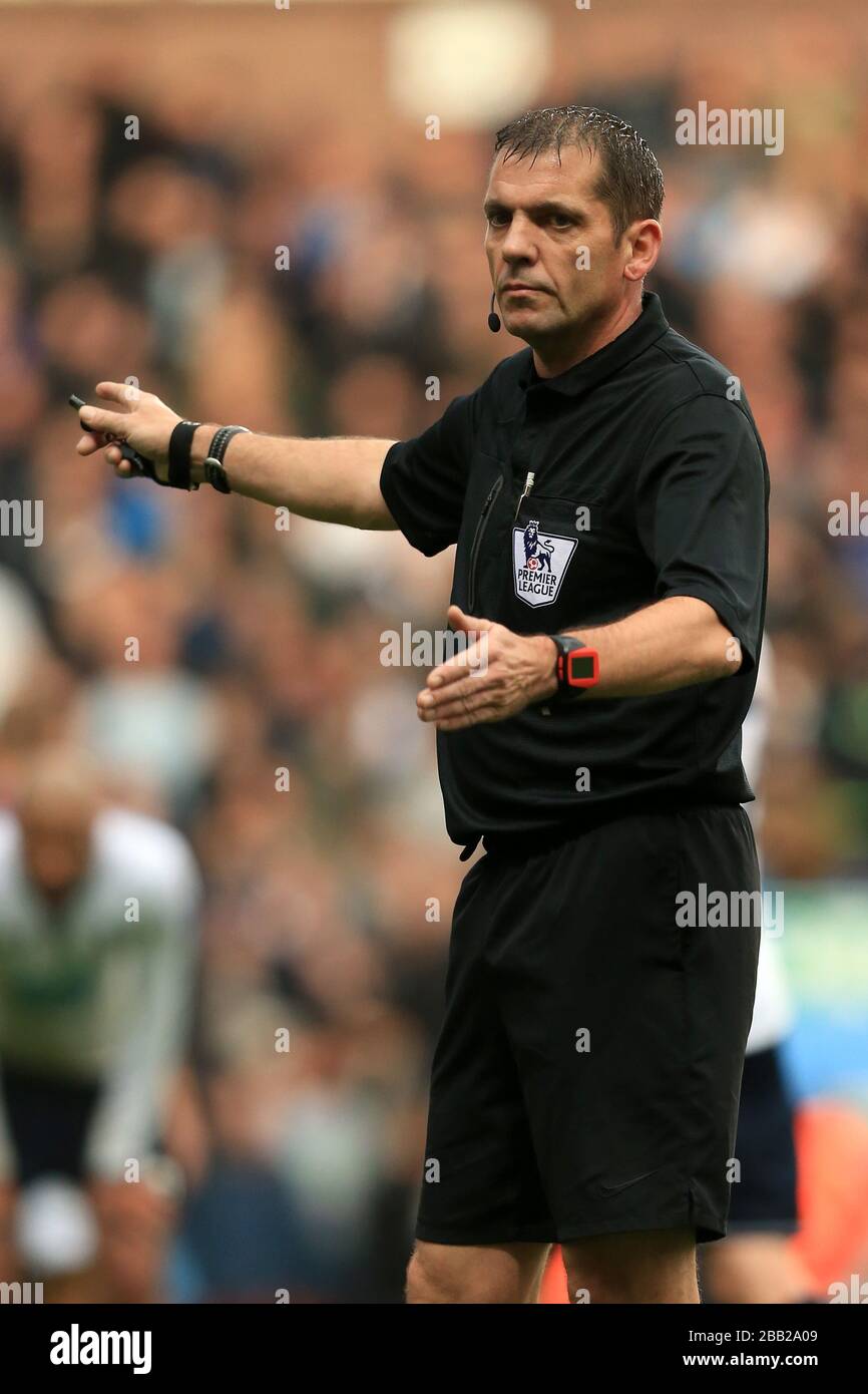 Phil Dowd, referee Stock Photo - Alamy