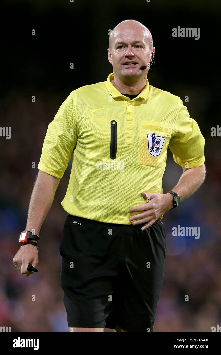 Lee Mason, referee Stock Photo - Alamy