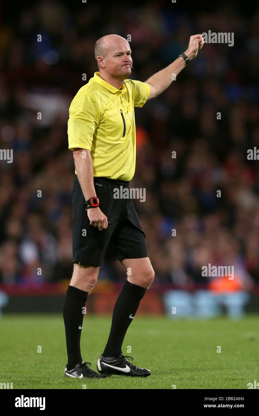 Lee Mason, referee Stock Photo - Alamy