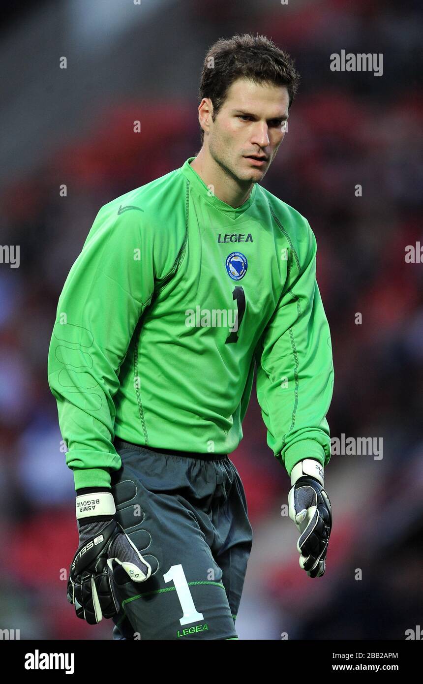 Bosnia and herzegovina goalkeeper hi-res stock photography and images ...