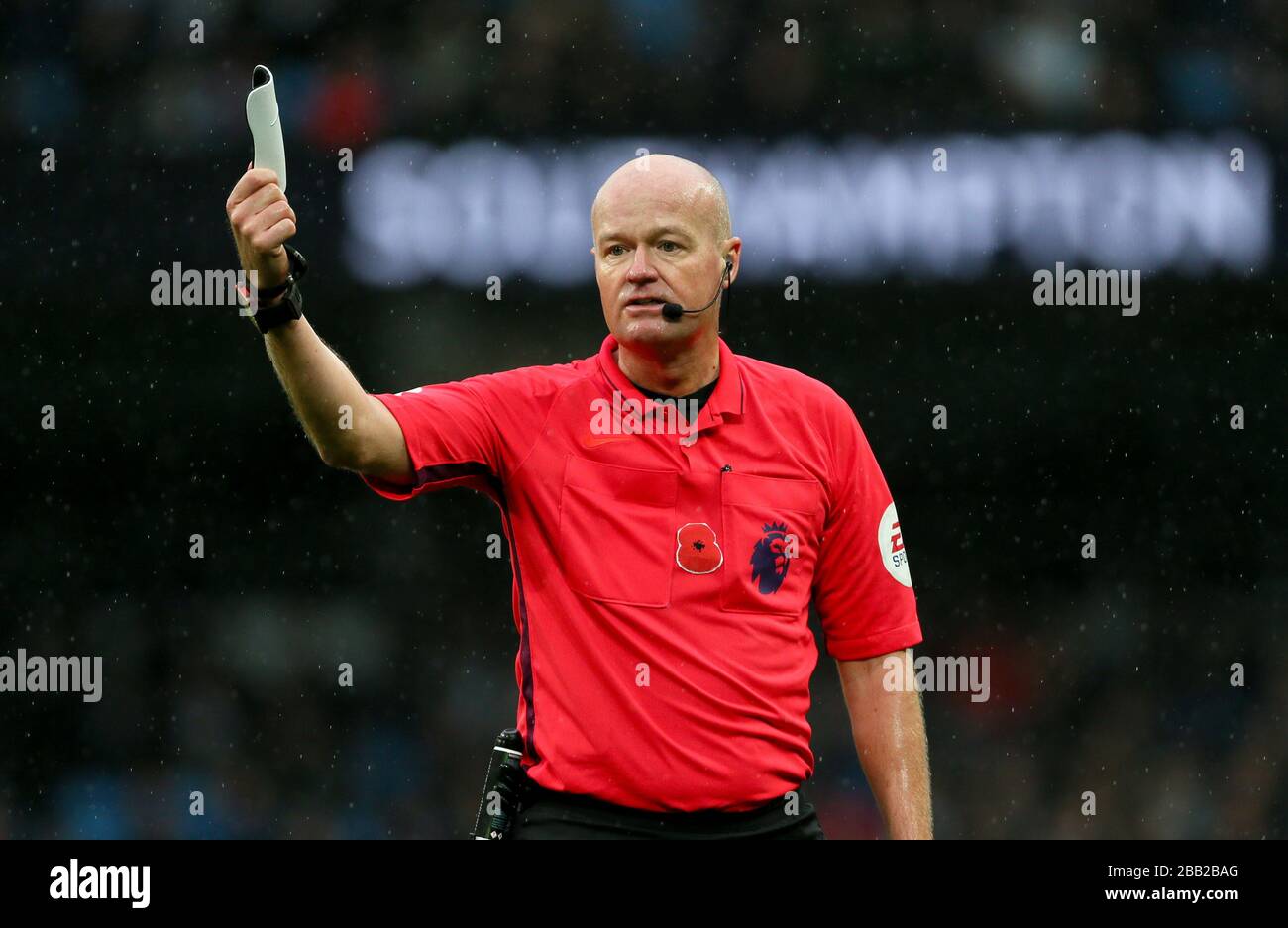 Referee Lee Mason Stock Photo - Alamy