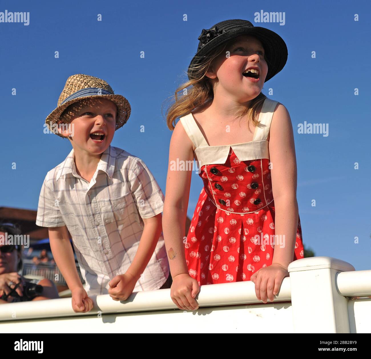 Finn and Amelia Fraser enjoying the racing at Lingfield Park Stock ...