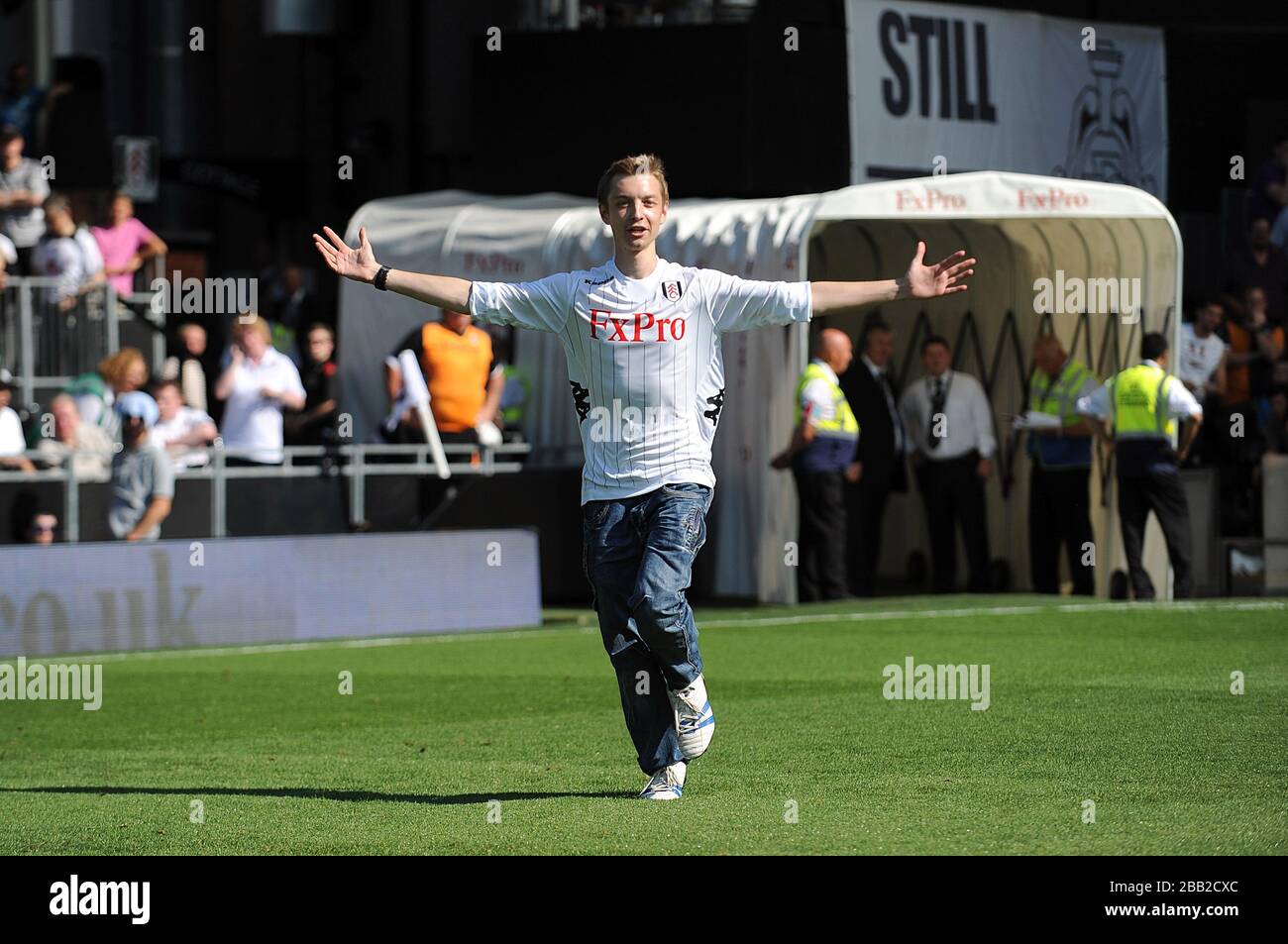 Half time activities on the pitch hi-res stock photography and images ...