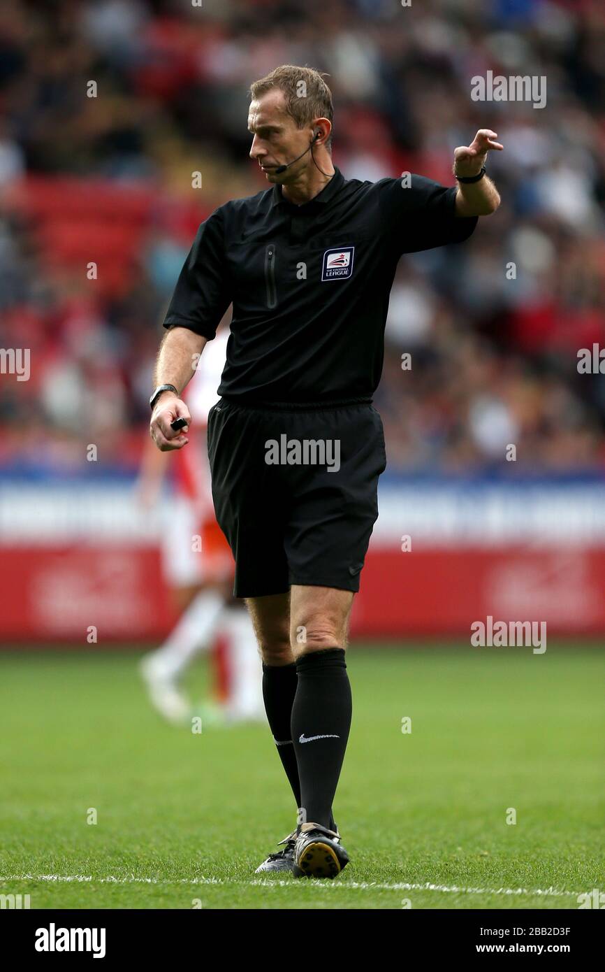Keith Hill, referee Stock Photo - Alamy