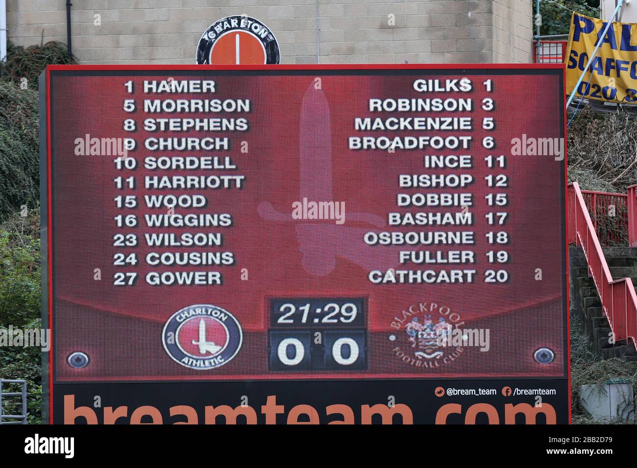 Football giant screen london hi-res stock photography and images - Alamy