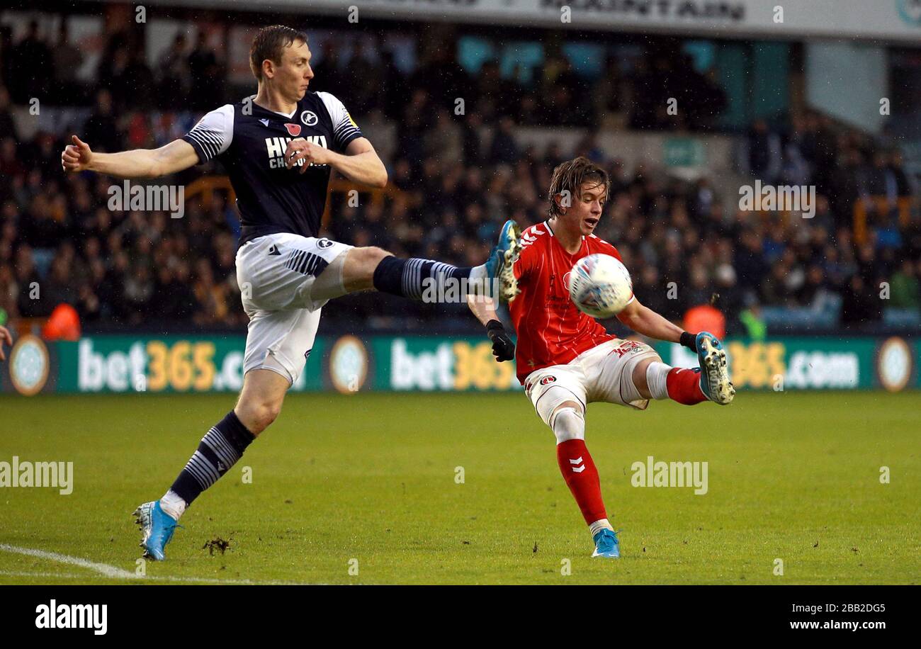 Charlton athletics conor gallagher battle hi-res stock photography and ...