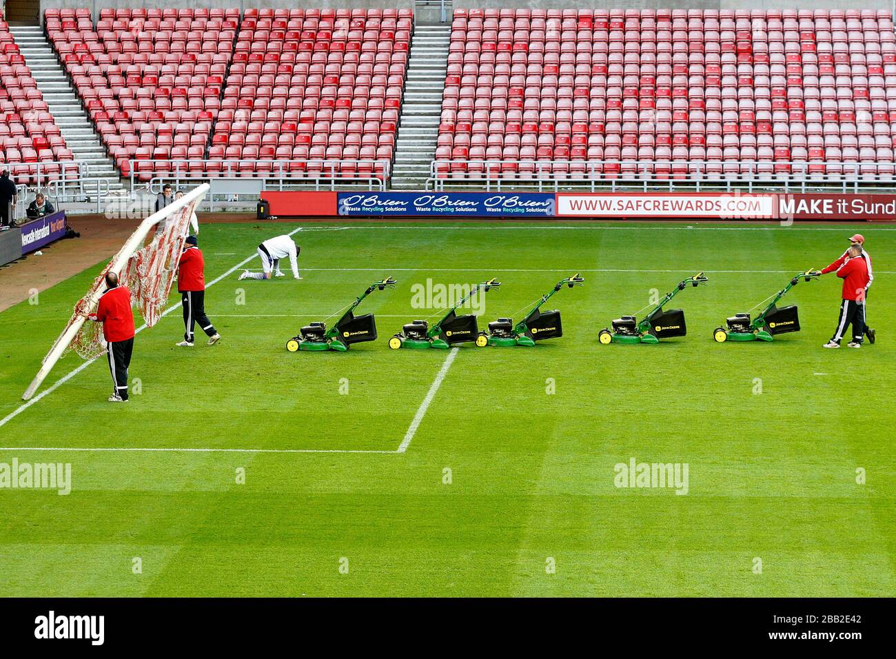The ground staff prepare the pitch prior to the game Stock Photo - Alamy