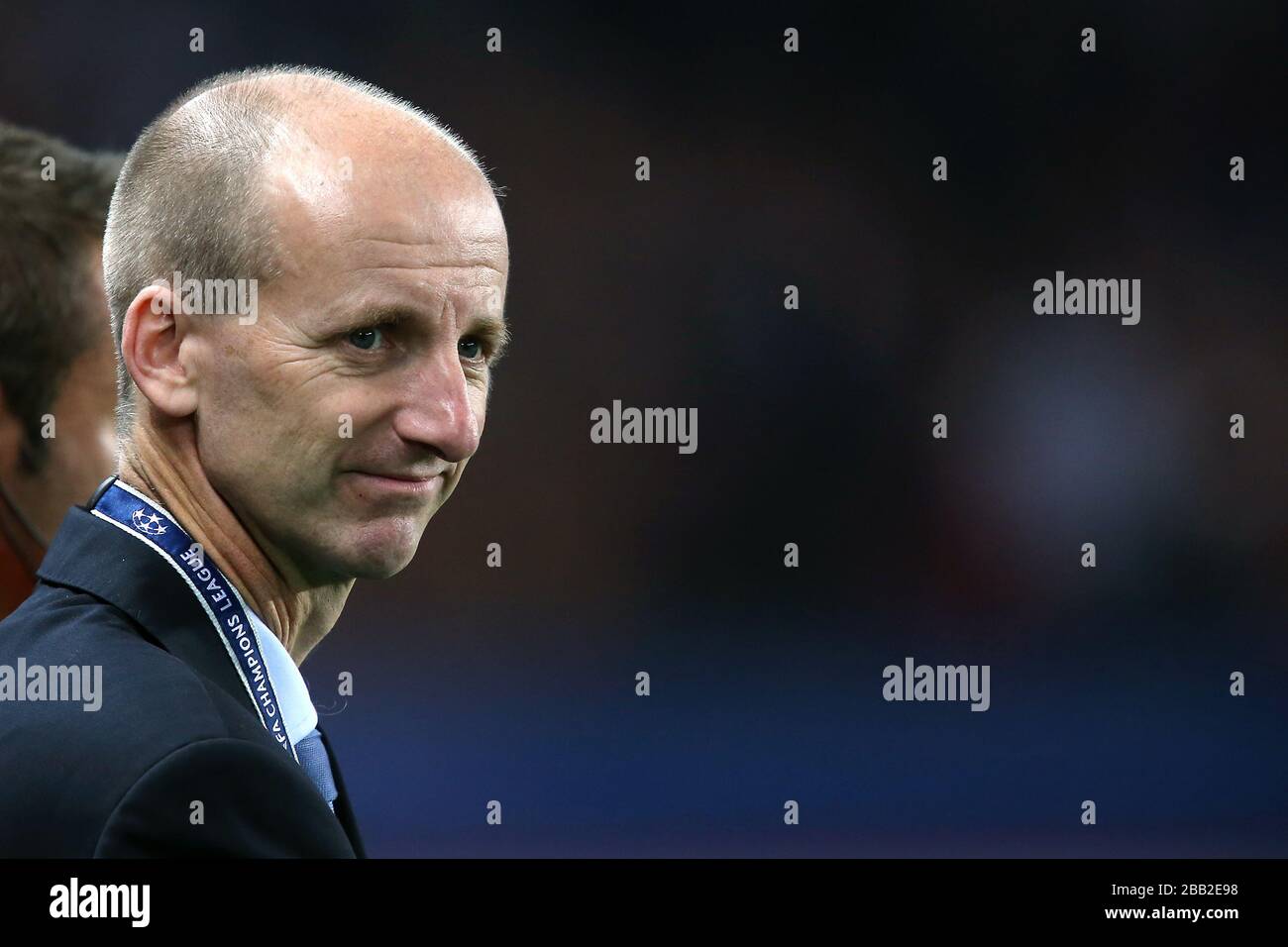 Football League referee Mike Riley Stock Photo - Alamy