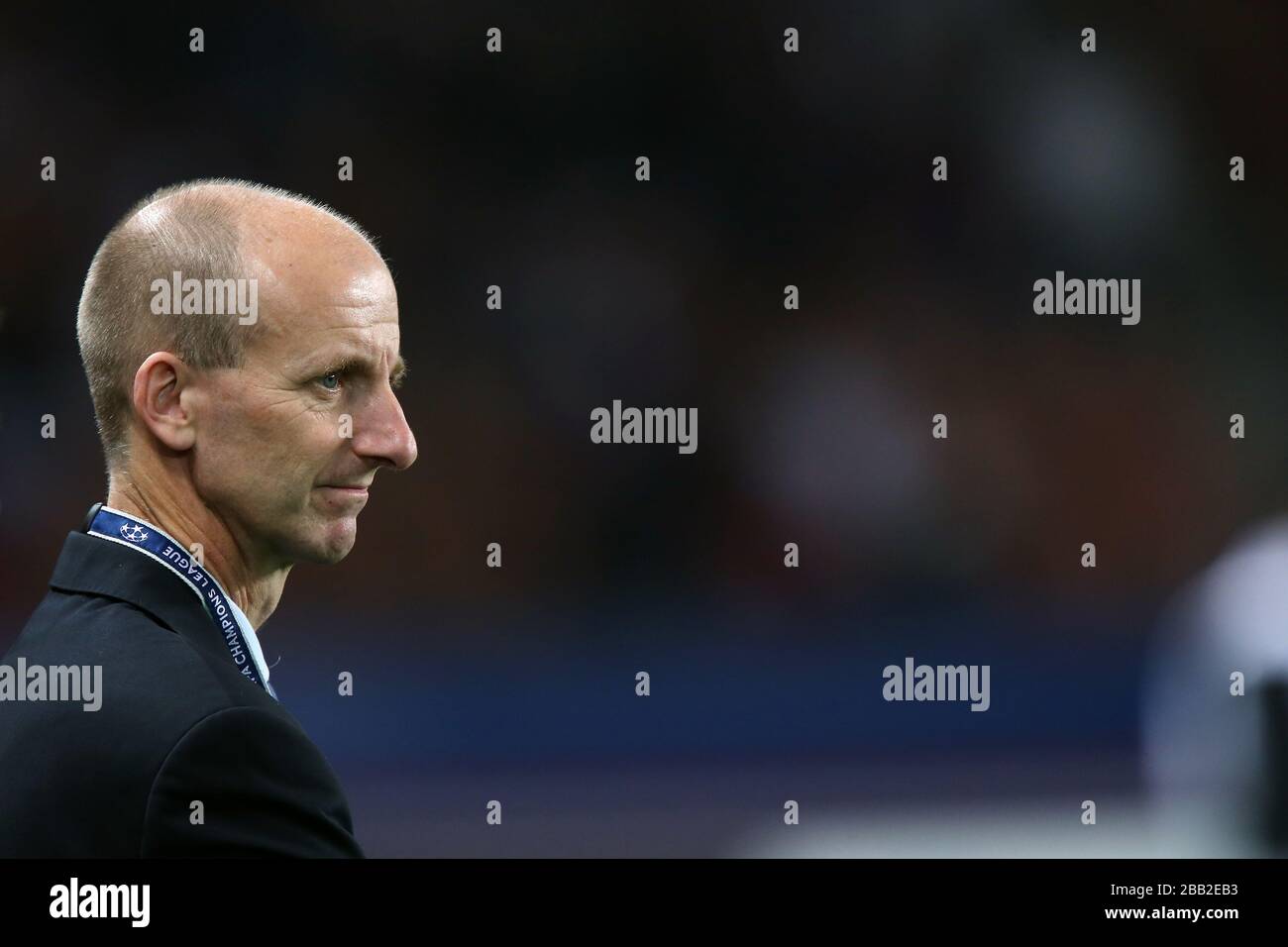 Football League referee Mike Riley Stock Photo - Alamy