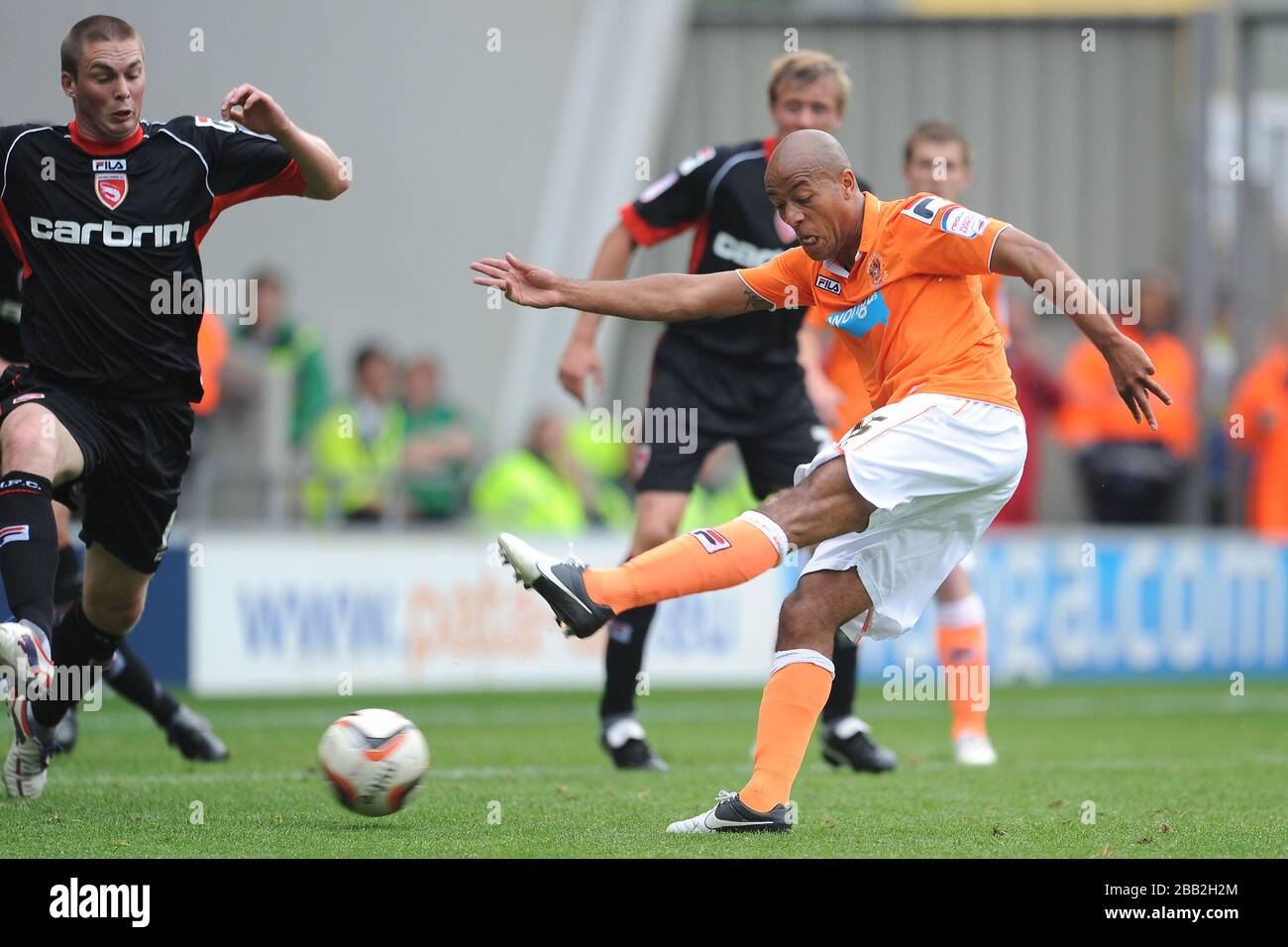 Blackpool's Alex Baptiste scores to make it 2-1 Stock Photo - Alamy