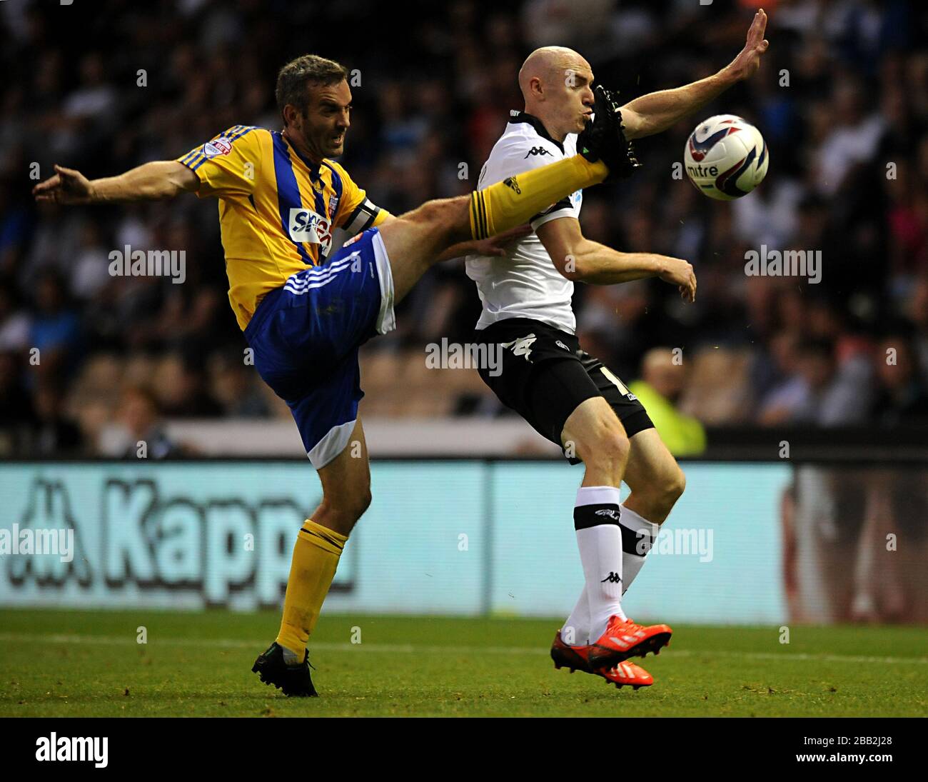 Derby County's Conor Sammon (right) and Brentford's Kevin O'Connor ...