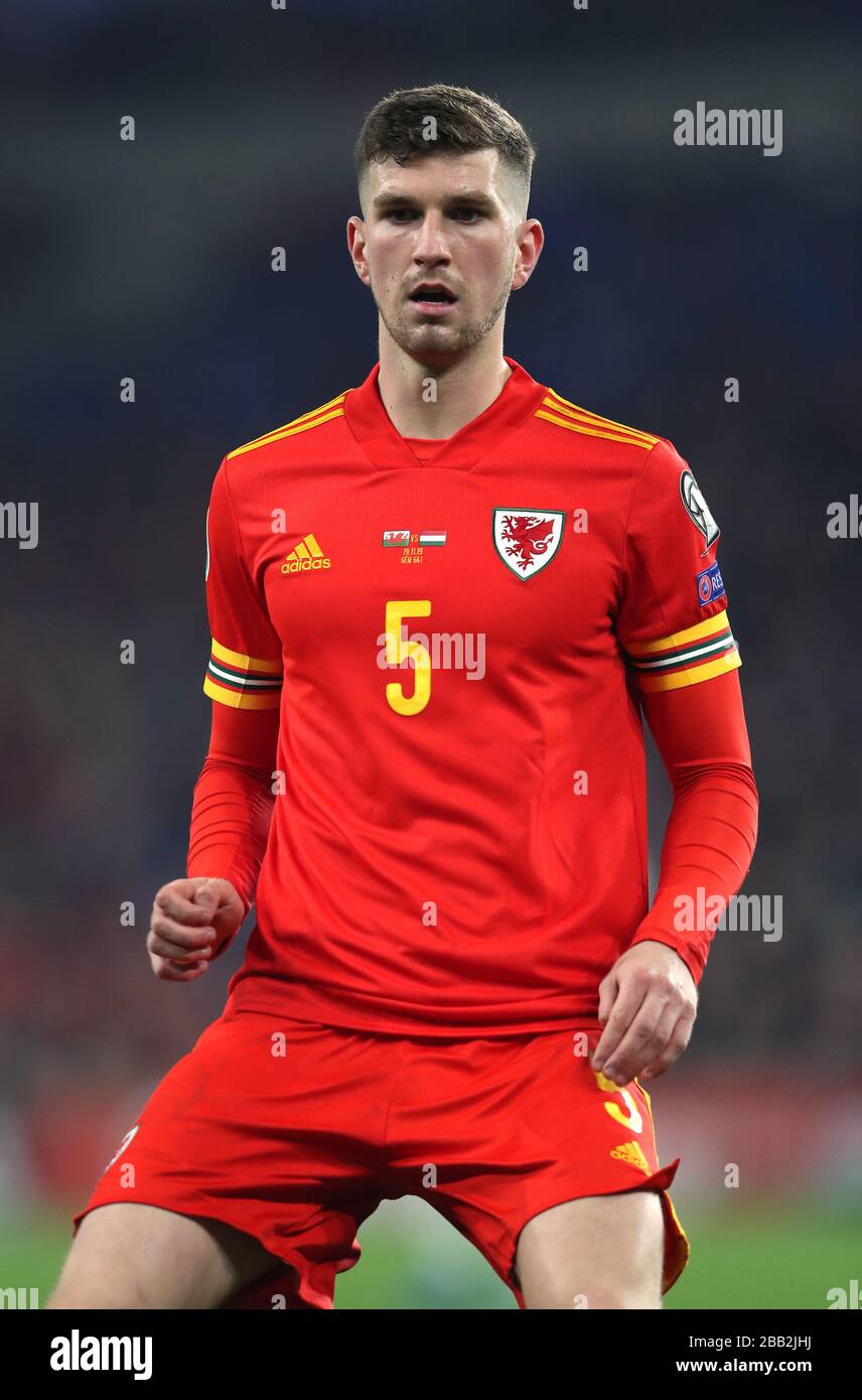 Chris mepham wales hi-res stock photography and images - Alamy