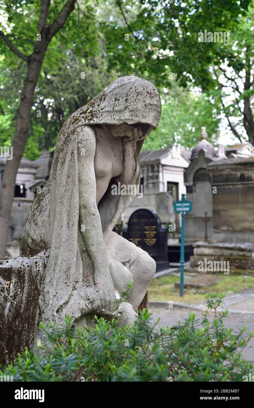 Tomb statue hi-res stock photography and images - Alamy