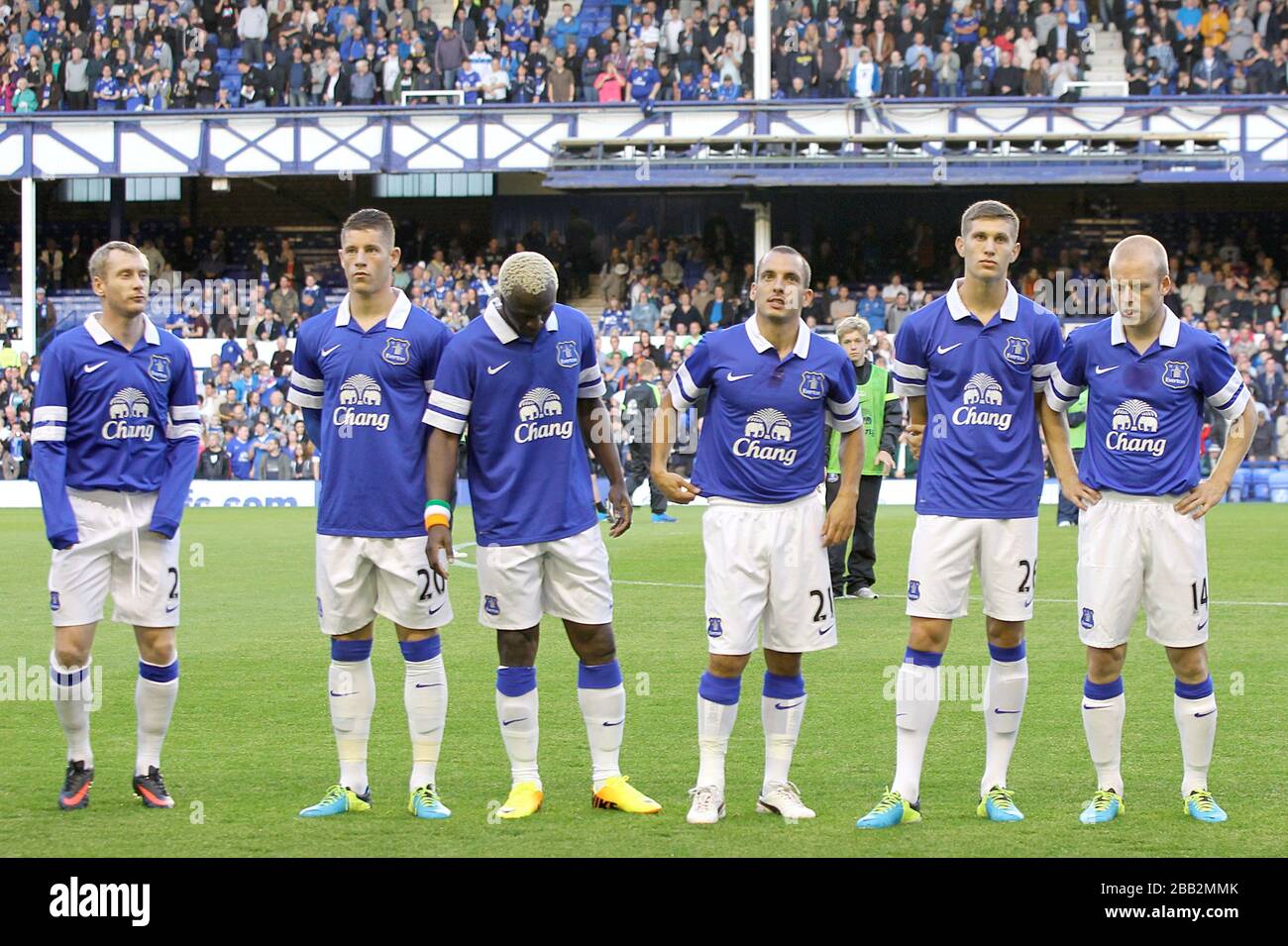 Everton players line up before kick-off Stock Photo - Alamy