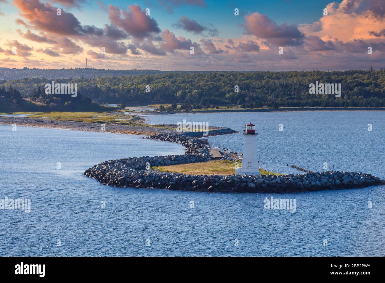 Lighthouse on rock hi-res stock photography and images - Alamy