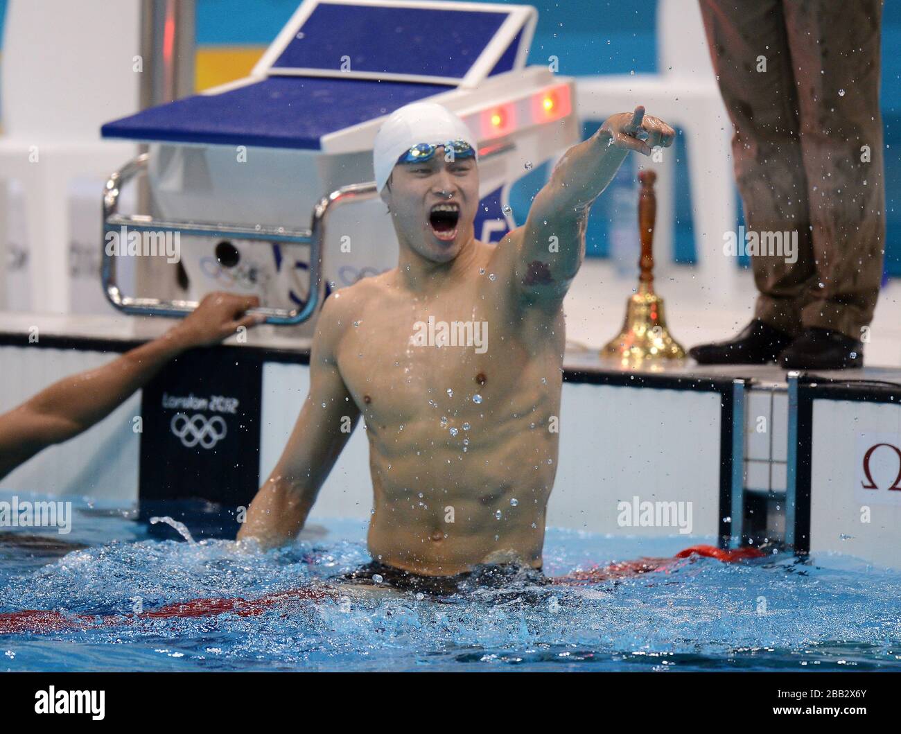 China's Sun Yang celebrates winning the Men's 1500m Freestyle Final at ...
