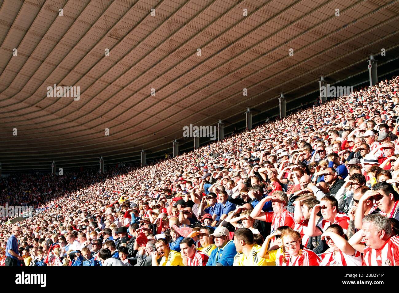 Crowd in the stands hi-res stock photography and images - Alamy