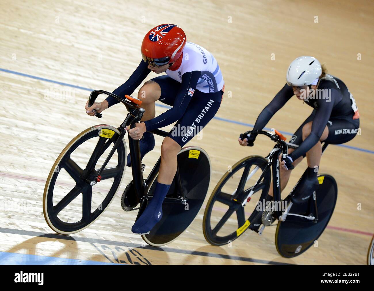 Great Britain's Laura Trott (left) in the Women's Omnium Elimination ...