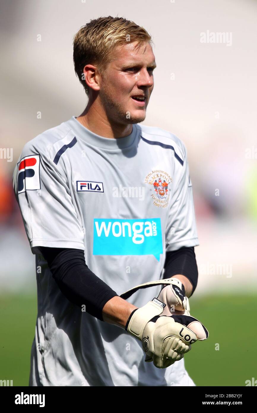 Goalkeeper mark halstead hi-res stock photography and images - Alamy