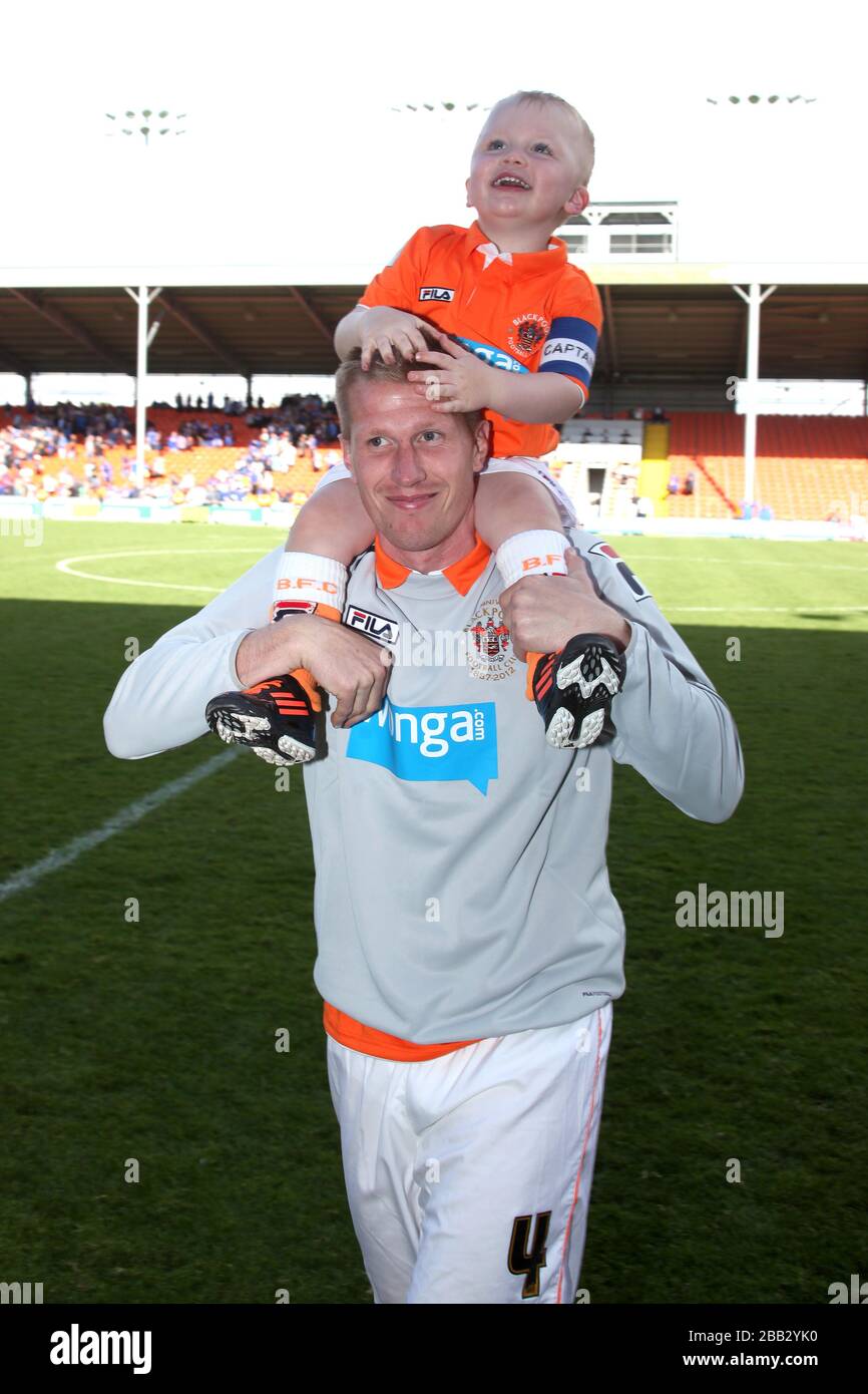 Blackpool's Keith Southern with his son before the game Stock Photo - Alamy