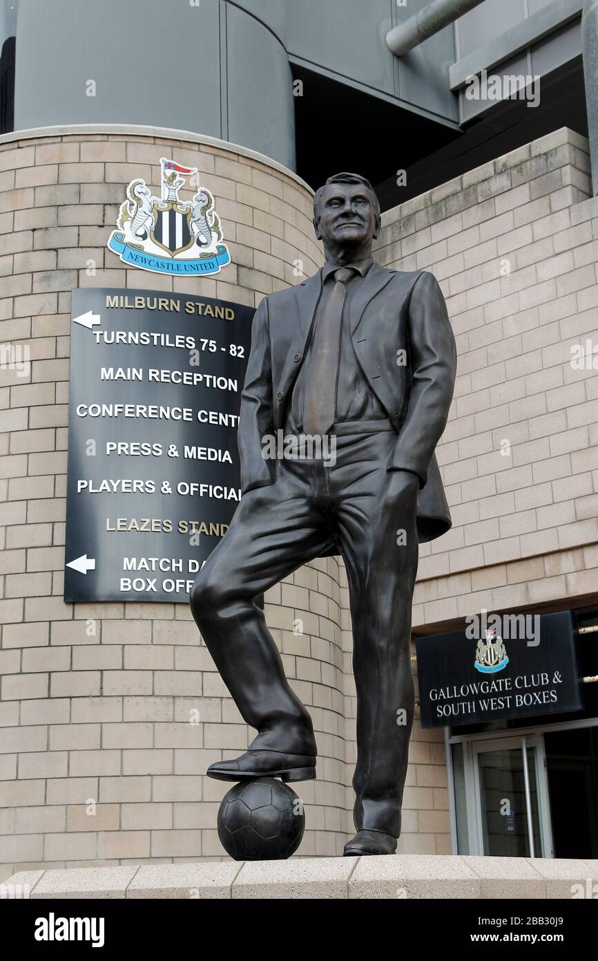 Sir bobby robson statue outside st james park hi-res stock photography ...