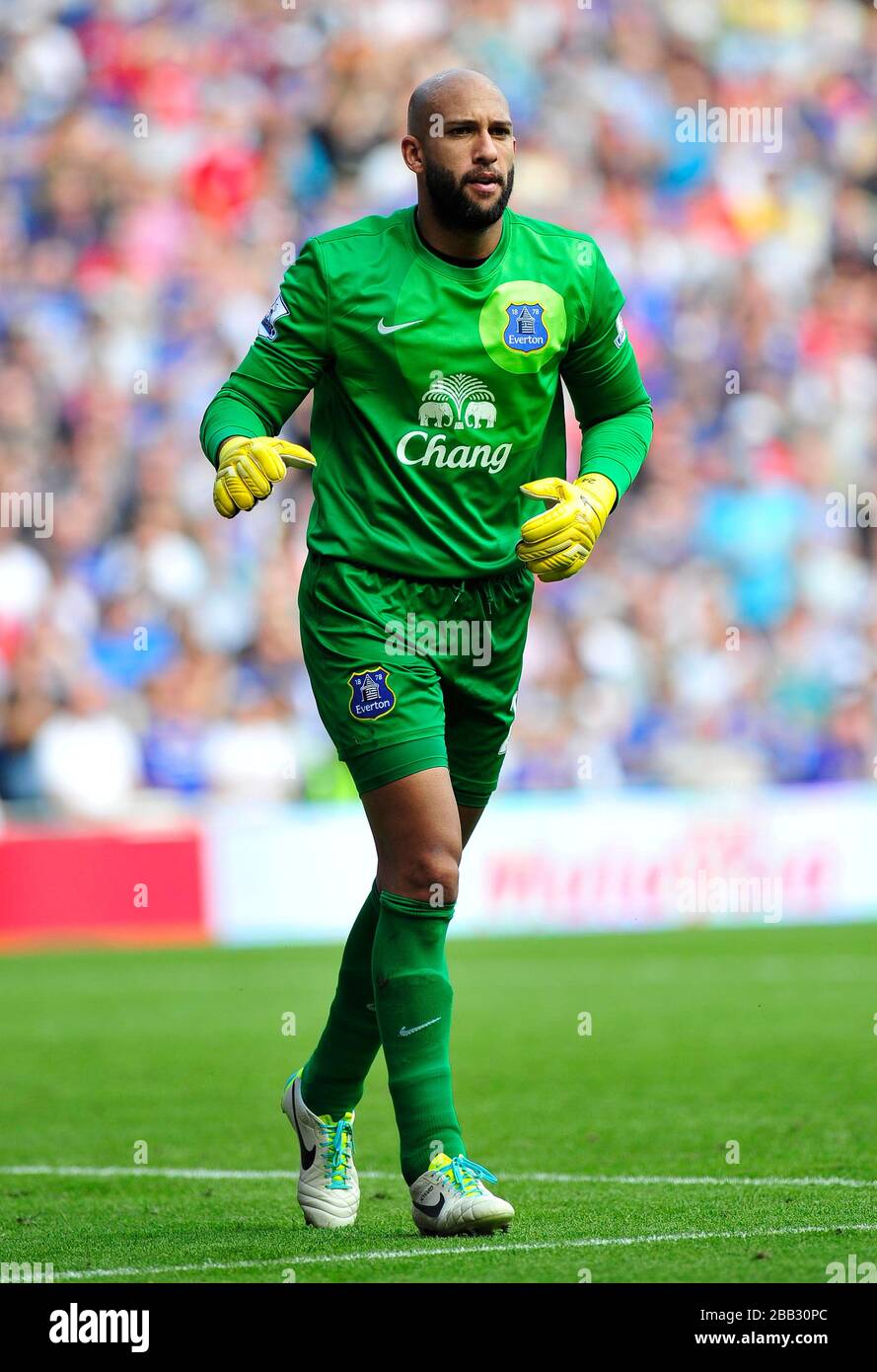 Everton goalkeeper Tim Howard in action Stock Photo - Alamy