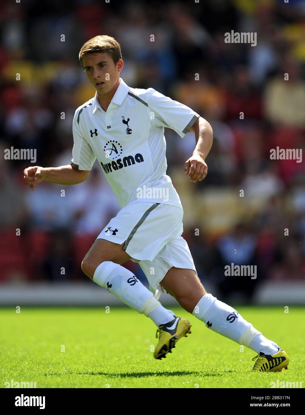 Full length ea13tottenham hi-res stock photography and images - Alamy