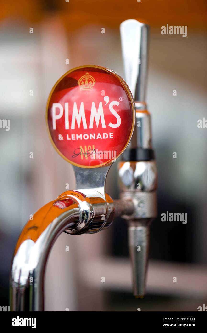 Pimms and lemonade hi-res stock photography and images - Alamy