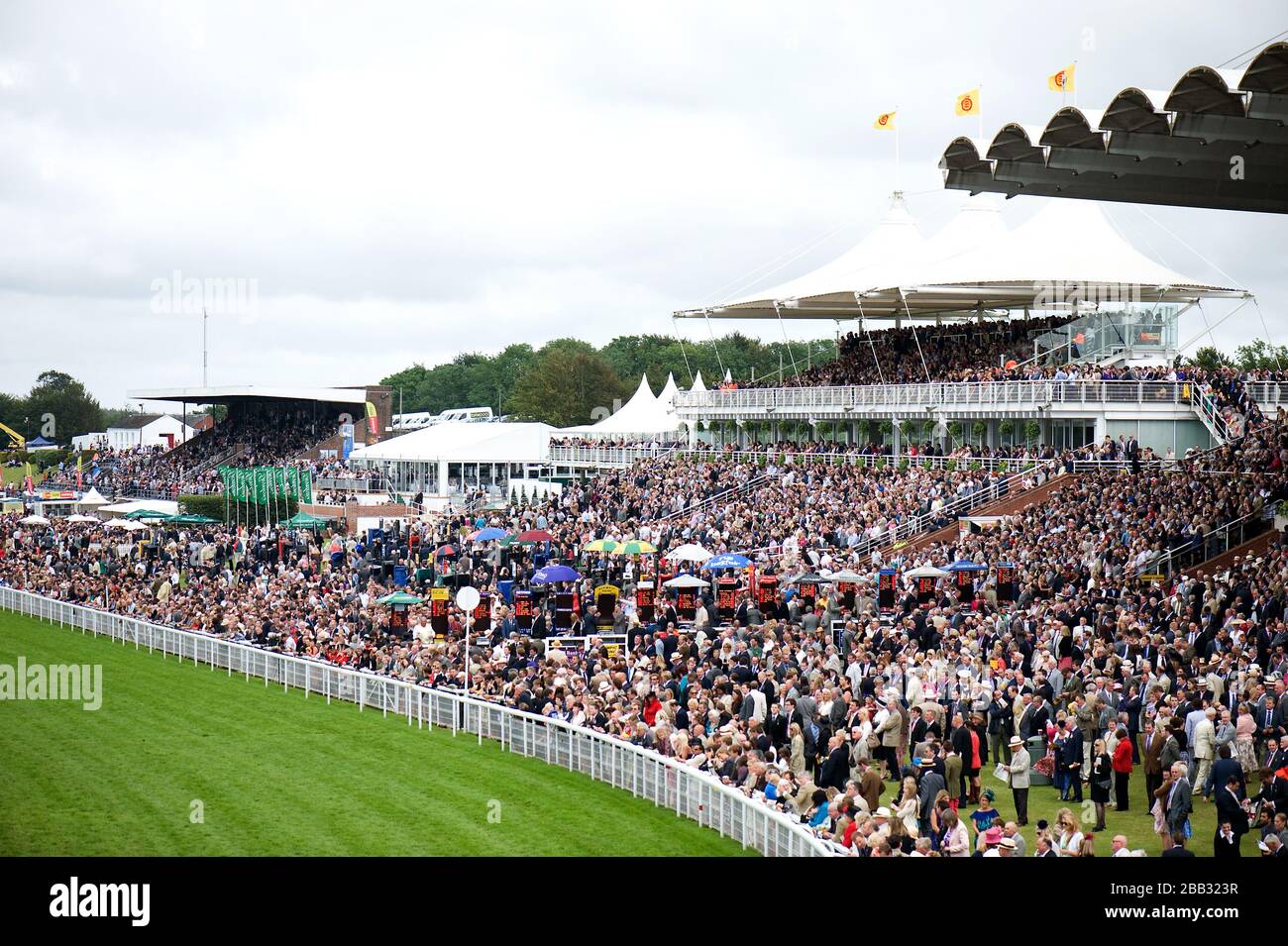 Goodwood racecourse general view hi-res stock photography and images ...