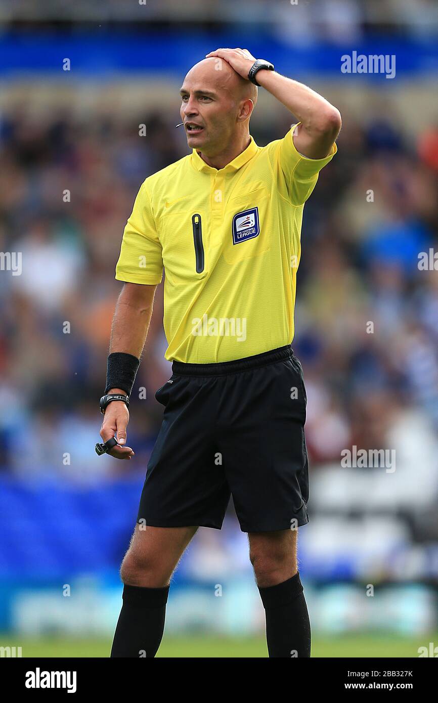 Darren Drysdale, match referee Stock Photo - Alamy