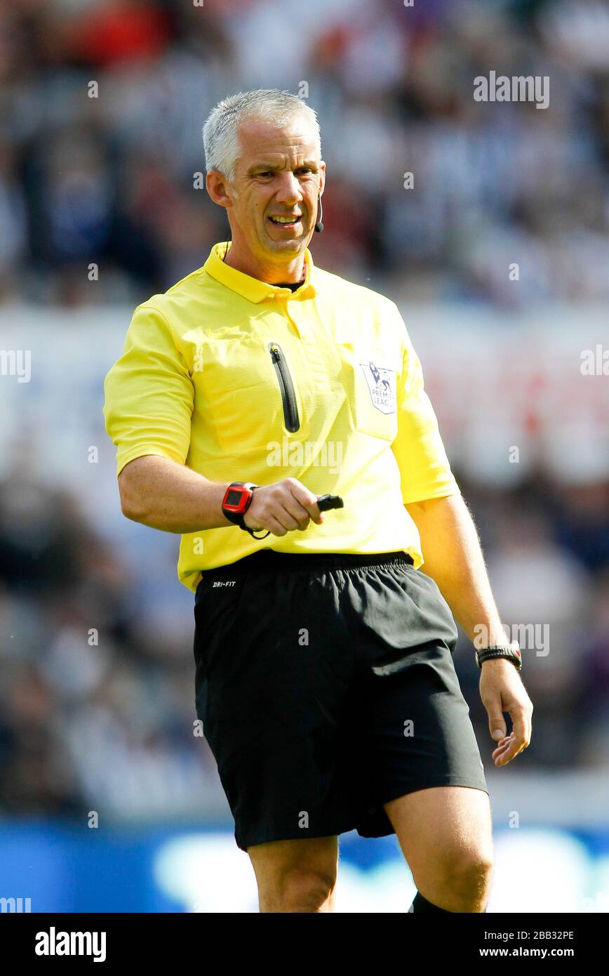 Referee chris foy hi-res stock photography and images - Alamy