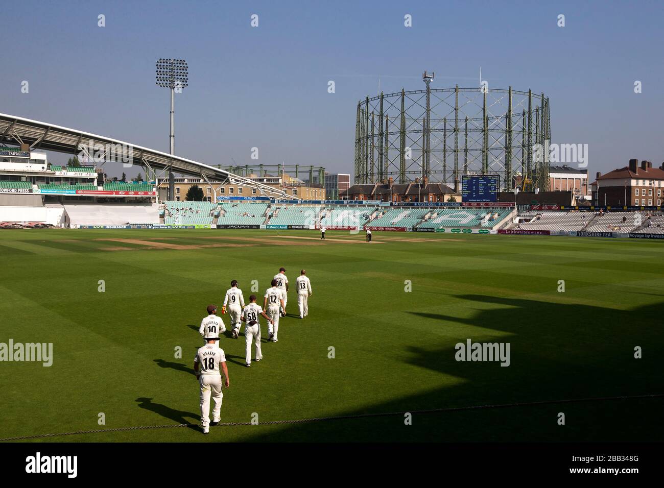 Oval london walk hi-res stock photography and images - Alamy