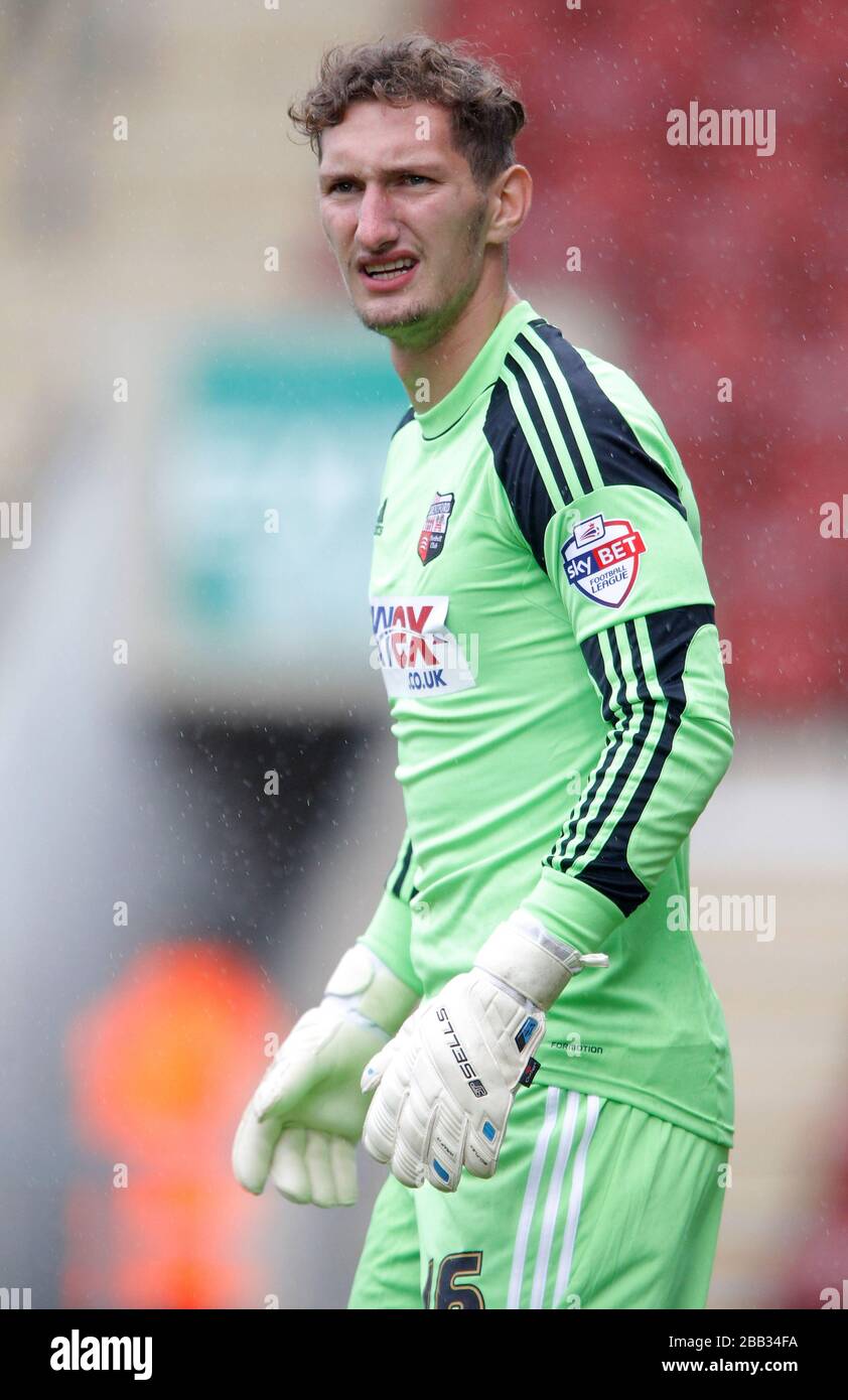 Brentford goalkeeper Jack Bonham Stock Photo - Alamy